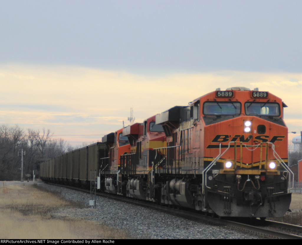 BNSF 5889